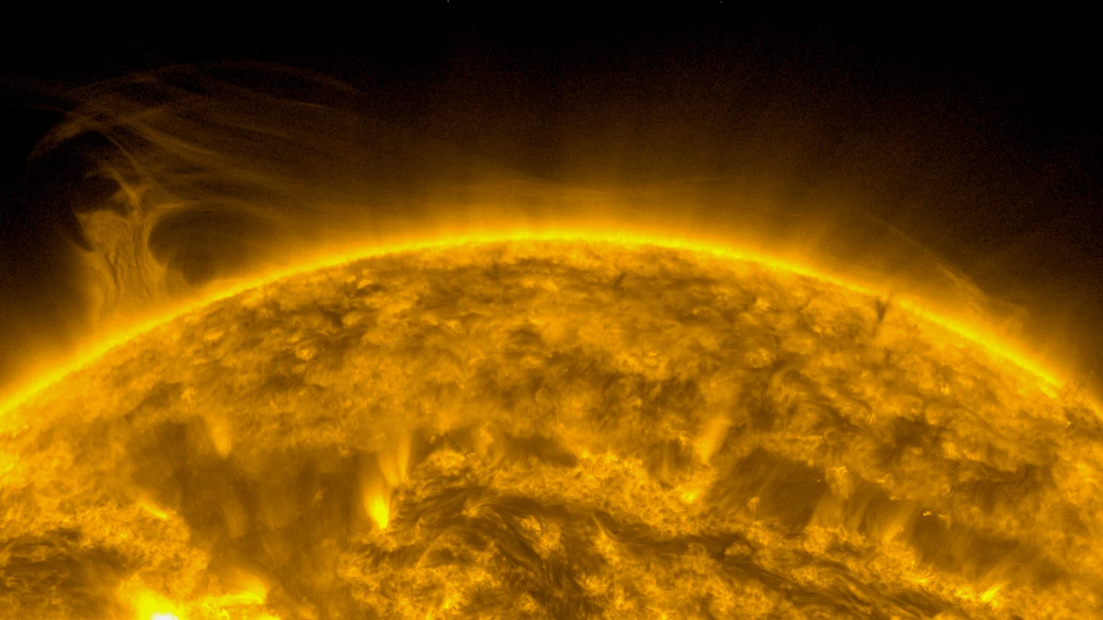 Massive filament swirls into a 'polar vortex' on the Sun, wowing ...