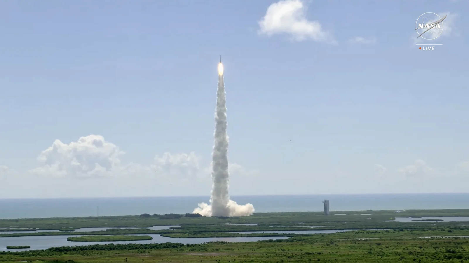 Boeing Starliner lifts off on first crewed test flight to the space ...
