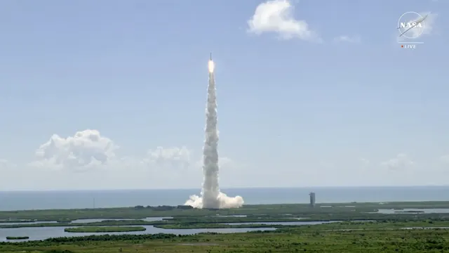 Boeing Starliner lifts off on first crewed test flight to the space ...