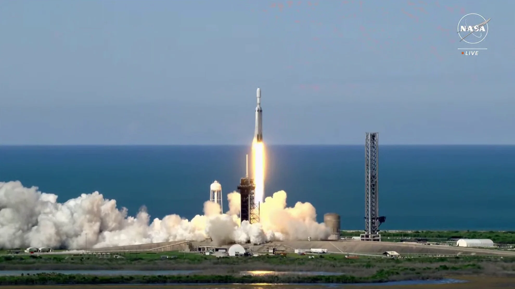 A tale of two rockets: New Glenn achieves orbit, while Starship rains ...