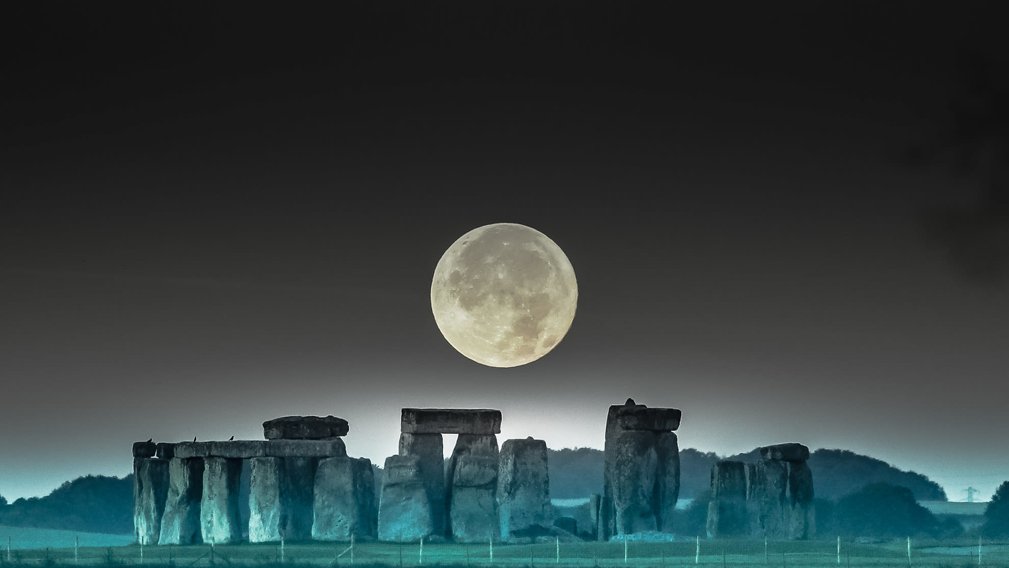 stonehenge moon
