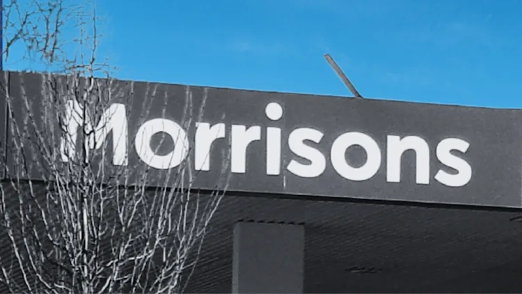 Blown away: Strong winds hilariously give grocery store sign a re-brand ...