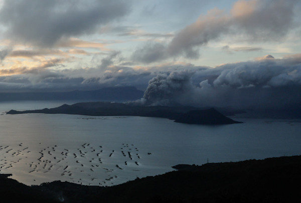 Violent eruption feared as Philippine volcano trembles and spews lava - The Weather Network