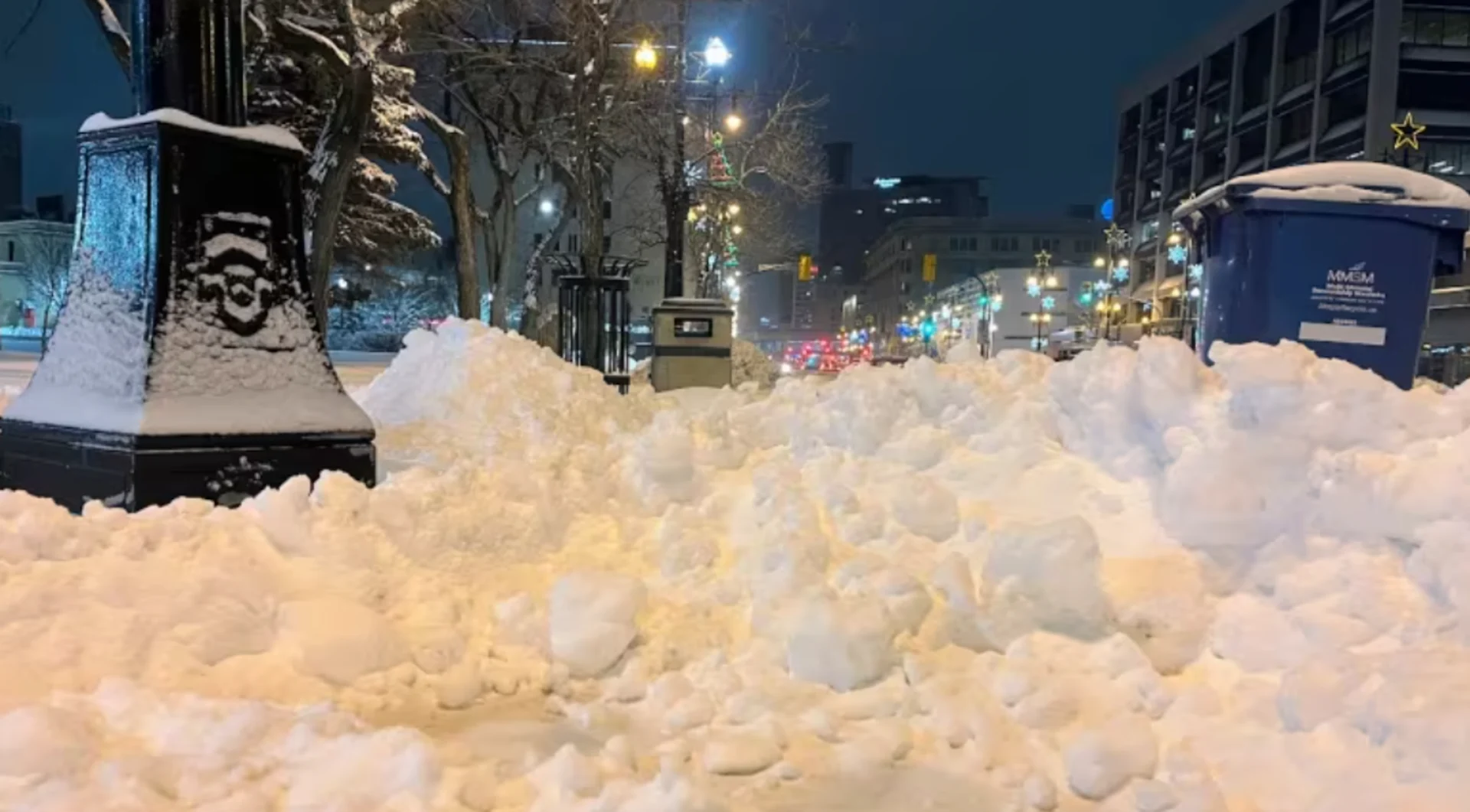 Southern Manitoba digs out, cancels classes after big snow dump - The ...