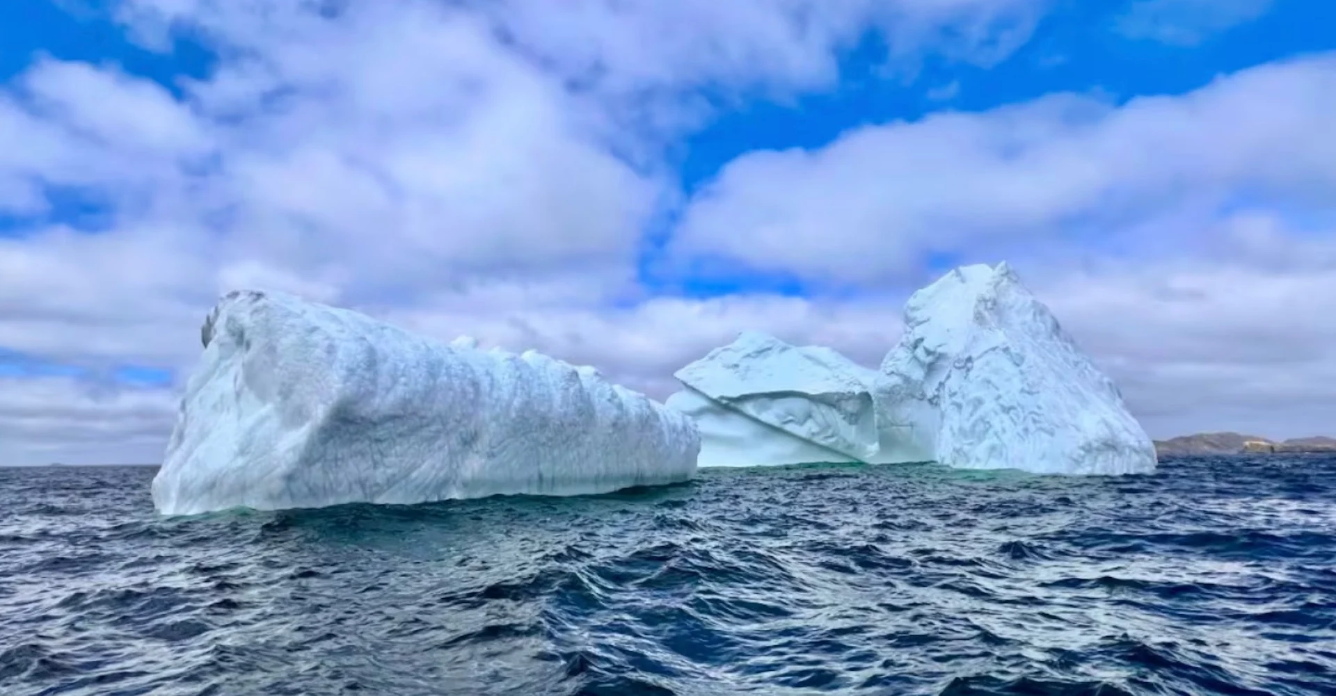 Massive iceberg A-23A turns bright blue as it dies off - The Weather ...