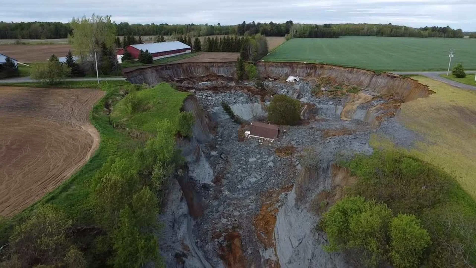House swept away by landslide in Quebec - The Weather Network