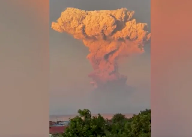 Indonesia volcano eruption spews ash high into the sky, cancels flights ...