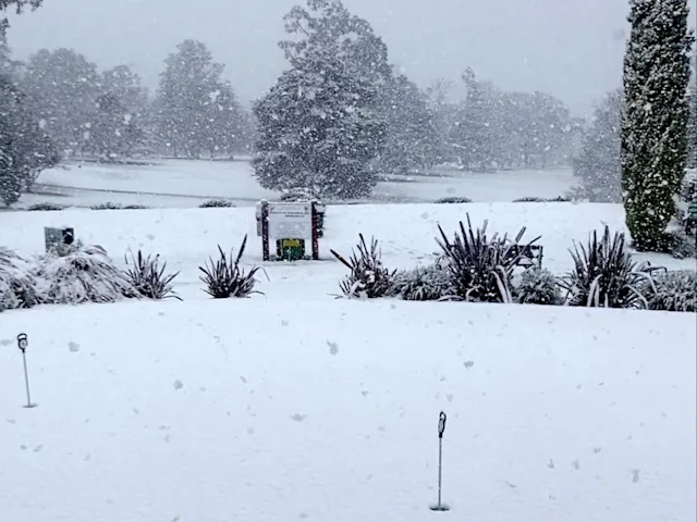 Australian towns blanketed with up to 40 cm of rare snow in wild ...