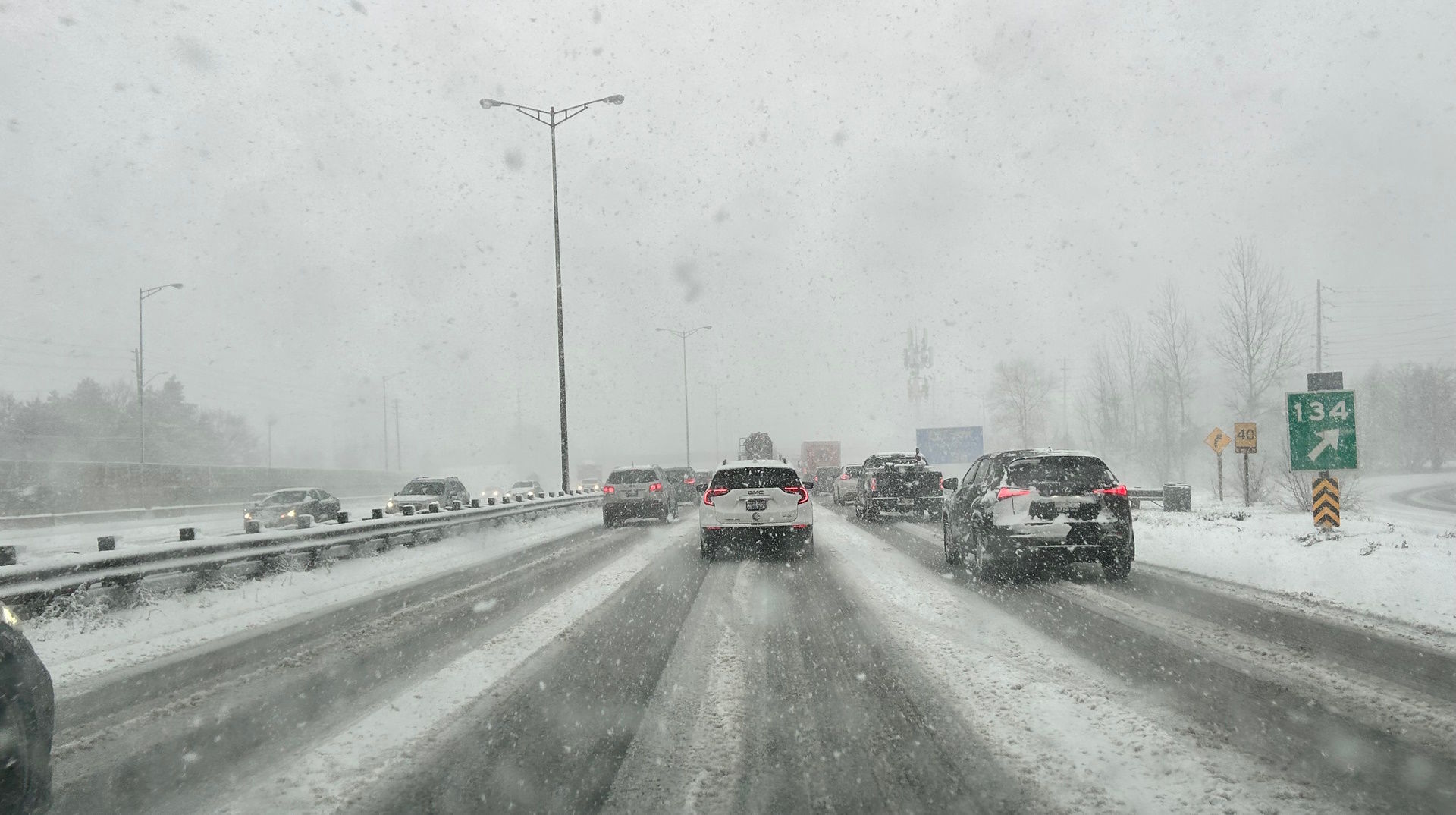 PHOTOS: Blast of heavy, wet snow coats Ontario like wintry cement - The ...