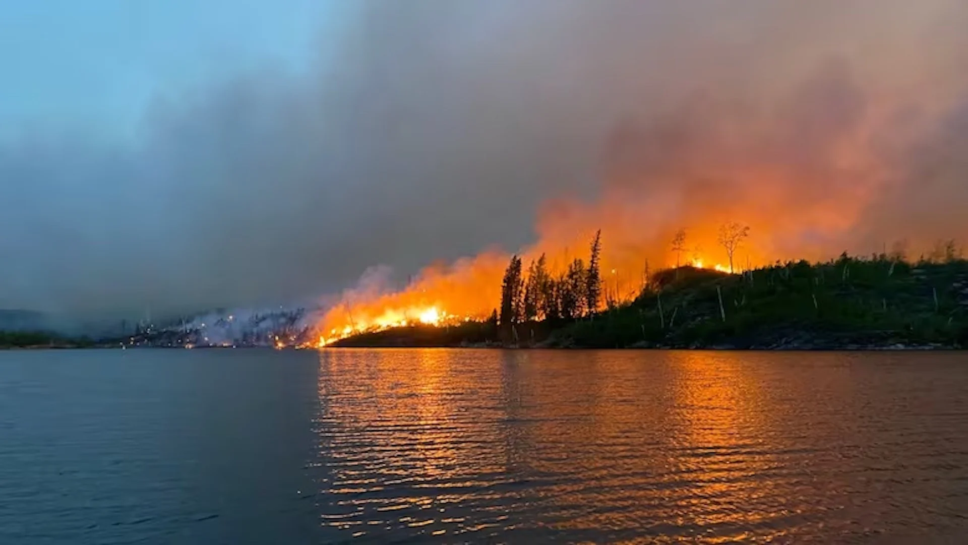ASK A MET: How wildfire smoke turns the sky an eerie red - The Weather ...