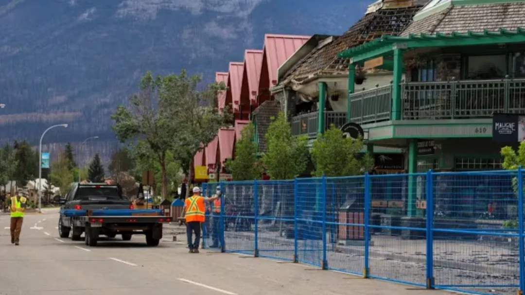 Out-of-control Jasper wildfire grows by 7,500 hectares as weather heats ...