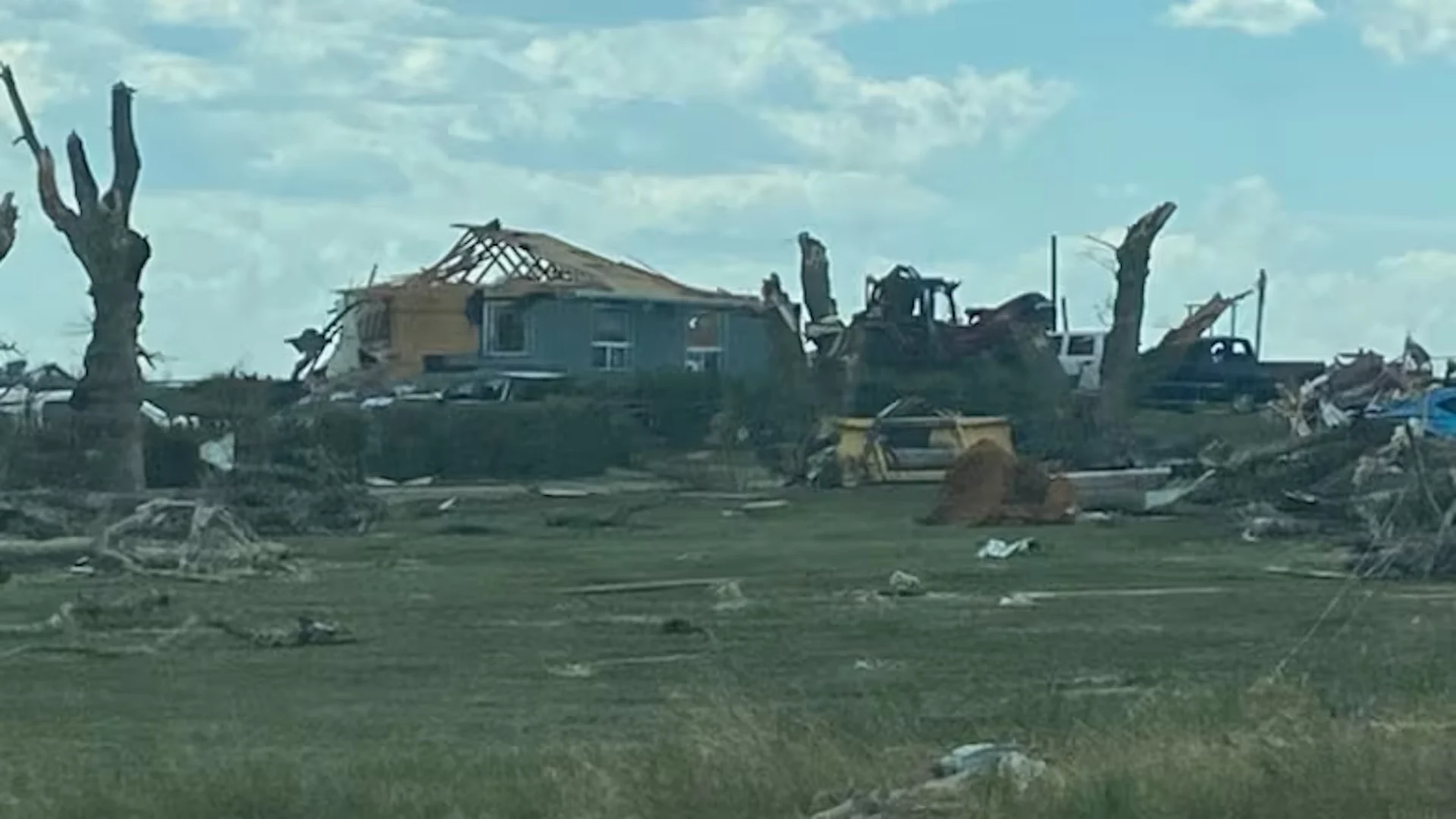 Large tornado damages homes in central Alberta: RCMP - The Weather Network