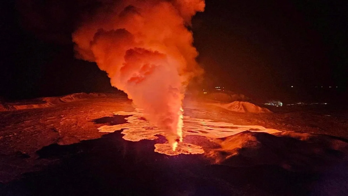 Iceland volcano erupts with lava fountains, disrupts heating and roads ...