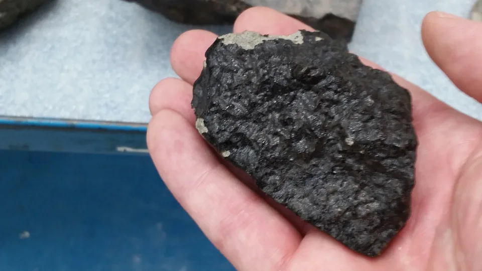 Ancient meteorite was 'giant fertilizer bomb' for life on Earth - The ...