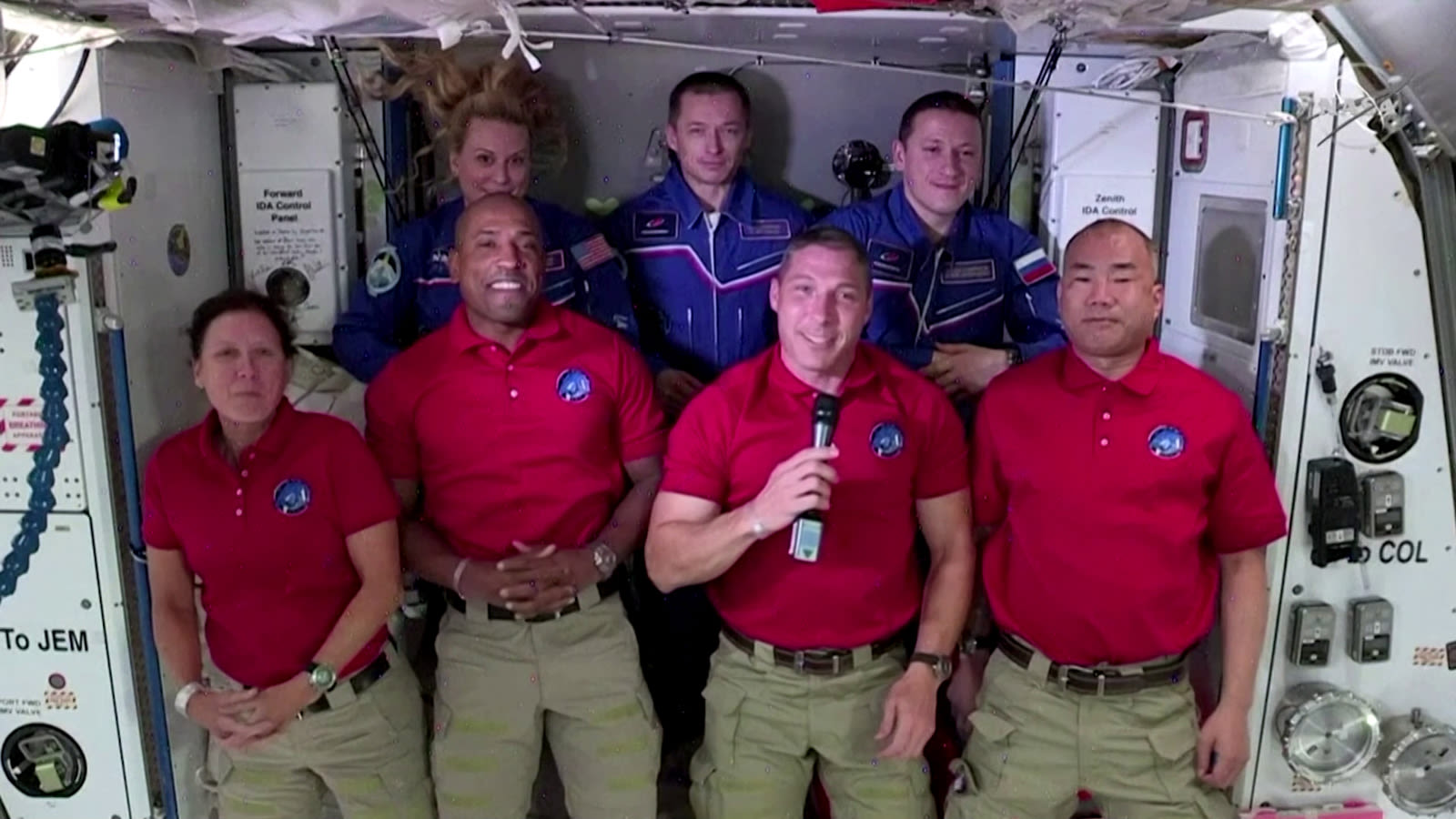 NASA's first official commercial spaceflight crew arrives at Int'l ...