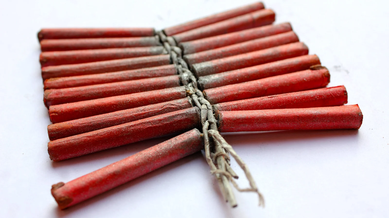 The pyrotechnic science behind Victoria Day firework displays - The ...