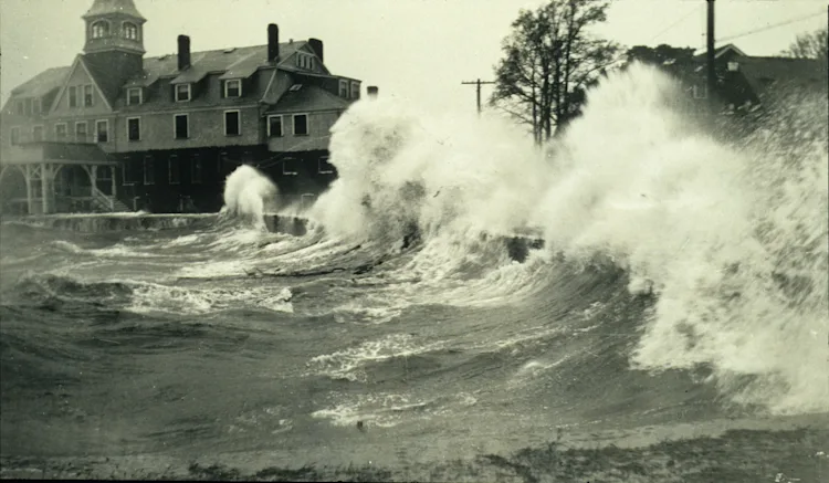 Hurricane Gabrielle hits Category 4, rip current risks in Atlantic ...
