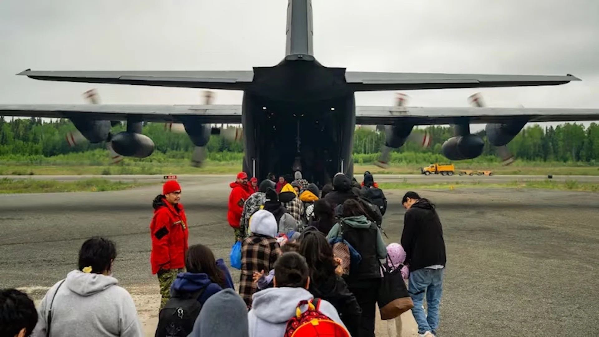 Fire near Sandy Lake First Nation a 'sleeping giant' as evacuation ...