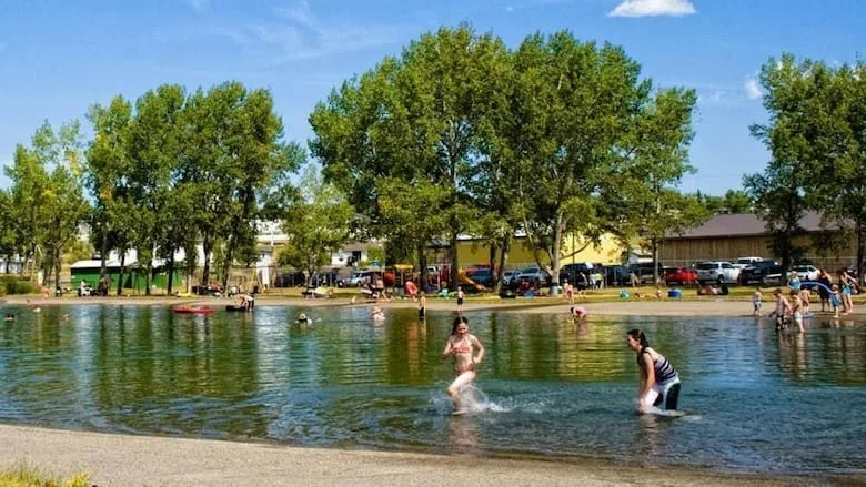 What is swimmer's itch? And how can you treat it? - The Weather Network