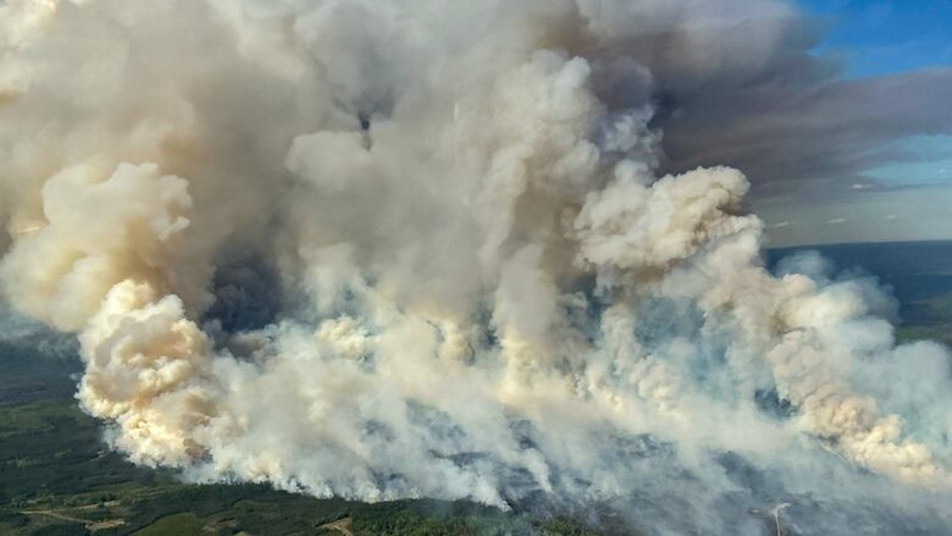 Northern Alberta community begins welcoming wildfire evacuees - The ...