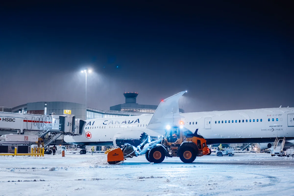 How Pearson airport navigates tough winter weather - The Weather Network