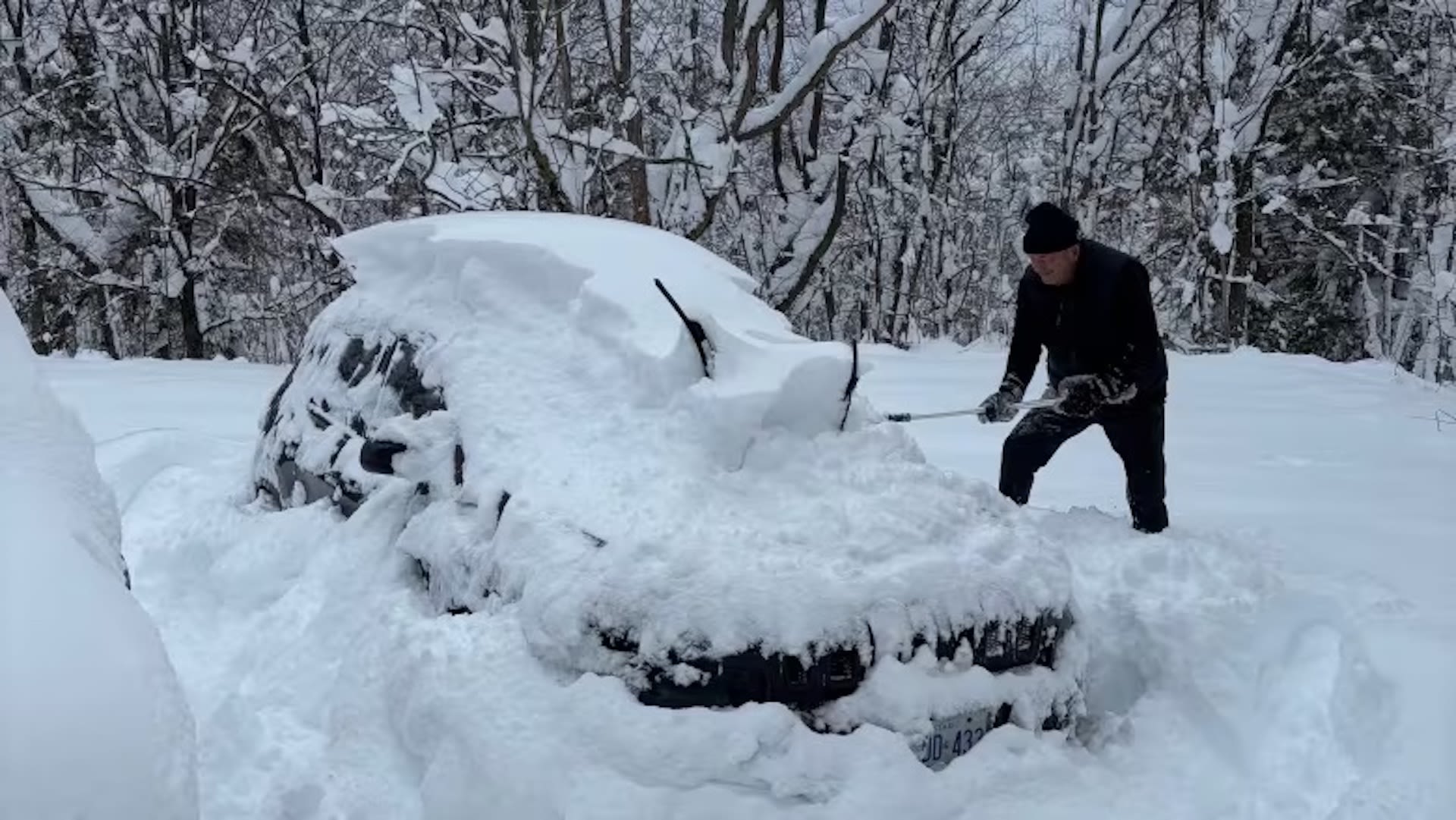 Ontario town digging out from 140 cm of snow, parts of highway still ...
