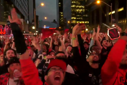 PHOTOS: Raptors fans line up at Jurassic Park in heavy rain - The ...