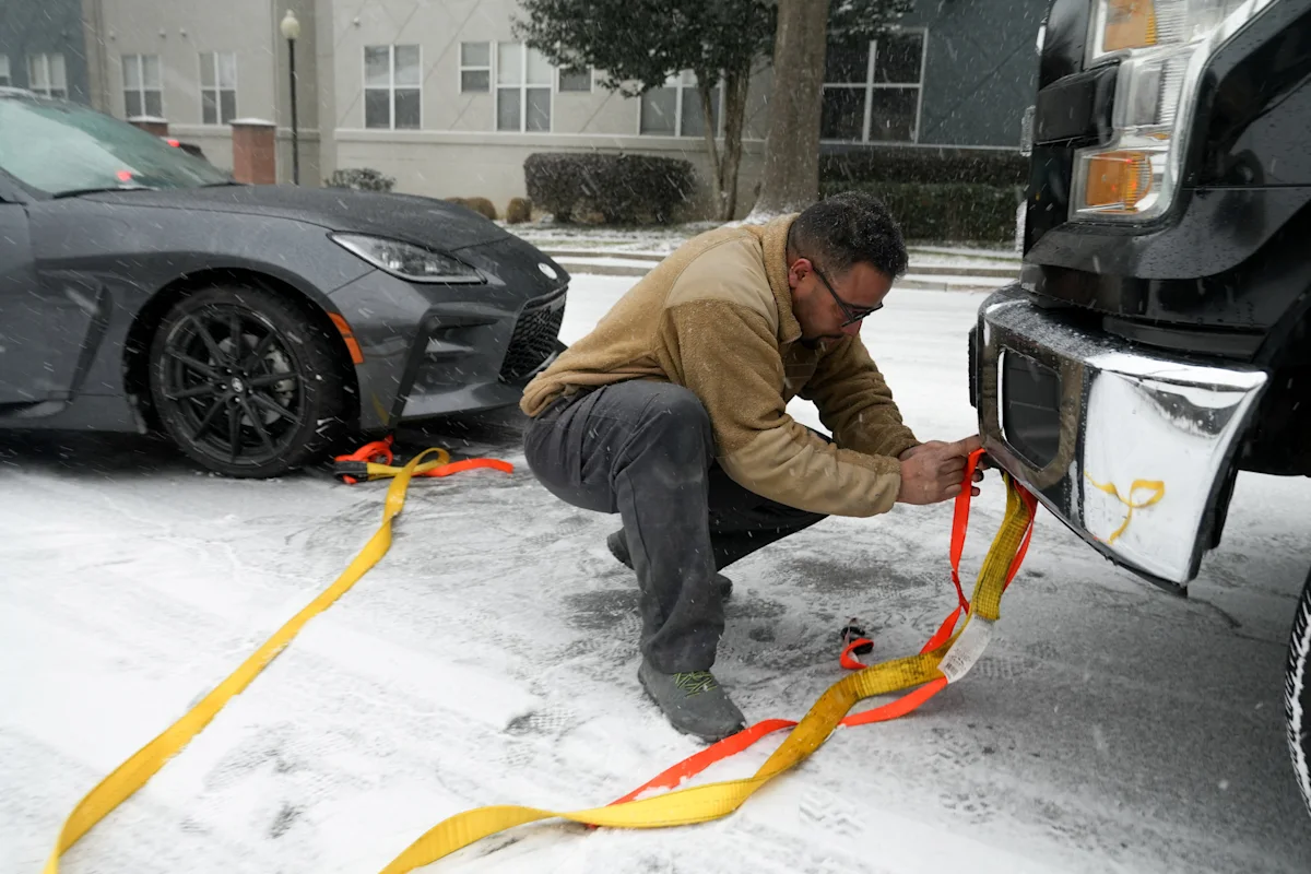 Ireland battered by dangerous Storm Éowyn, record winds surpass 180 km ...