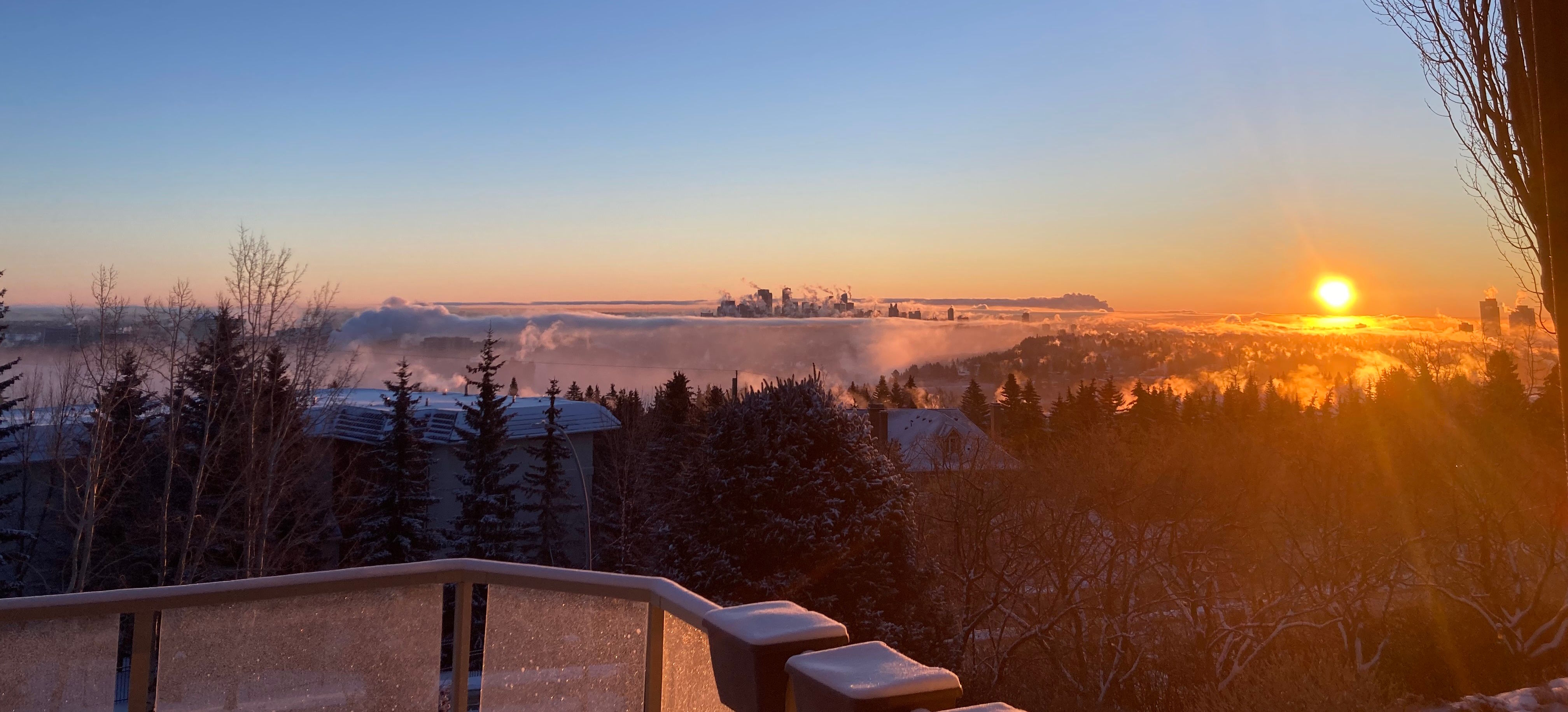 Air quality alerts in Calgary as inversion traps smog near ground - The Weather Network