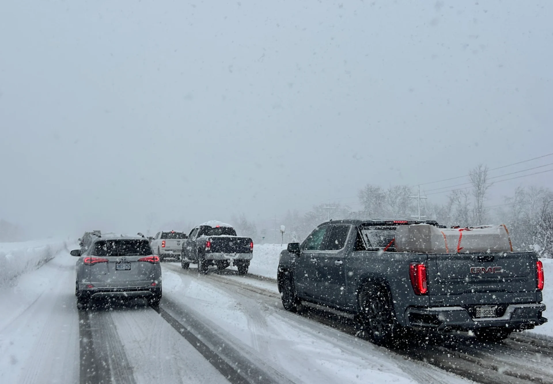 Shovels on standby: A snowy weekend is unfolding in southern Ontario ...