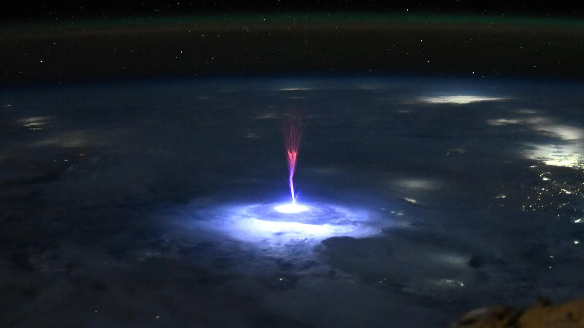 Astronaut captures amazing red sprite phenomenon from space - The ...