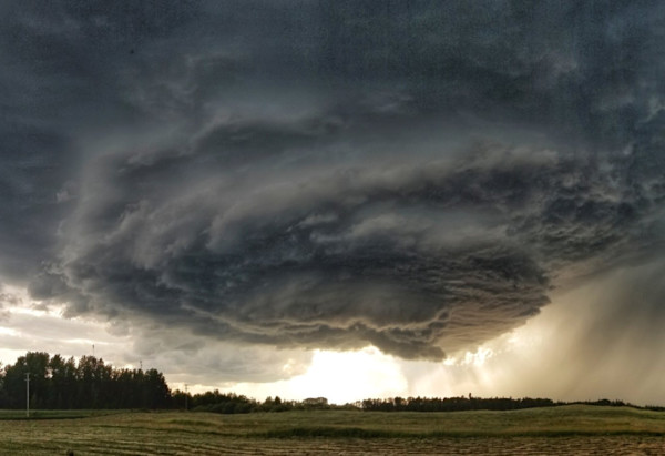 Must see: Storms sweep Prairies with menacing clouds, hail - The ...