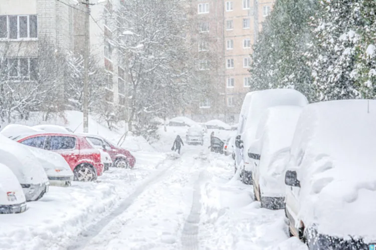 Heavy snow threatens dangerous travel on the Prairies, risk of 10-20 ...