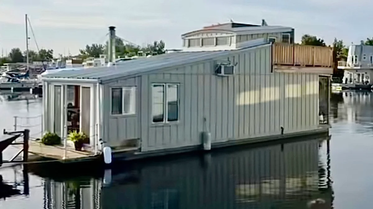 Life on the water: A glimpse into houseboat living year-round in Canada ...