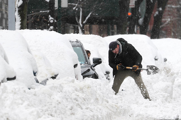 U.S. Northeast digs out, flights resume after deadly snowstorm - The ...