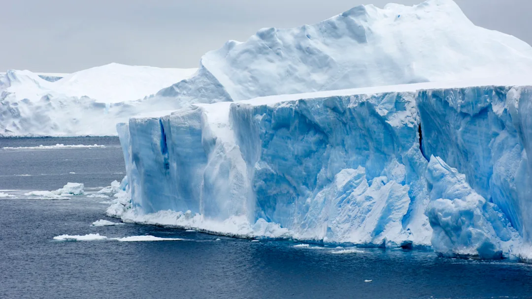 Massive iceberg A-23A turns bright blue as it dies off - The Weather ...