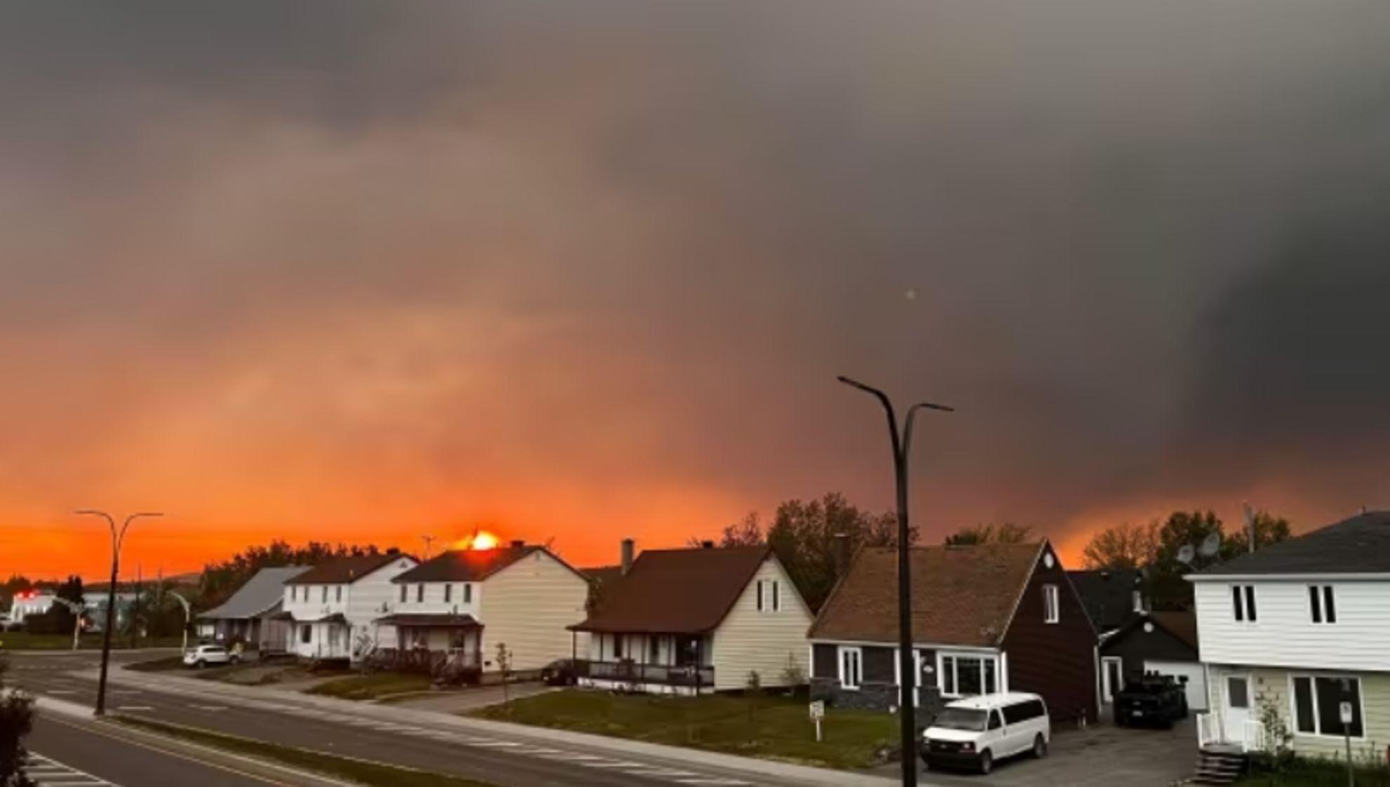 Fire evacuees flee northern Quebec communities to safety of Saguenay ...