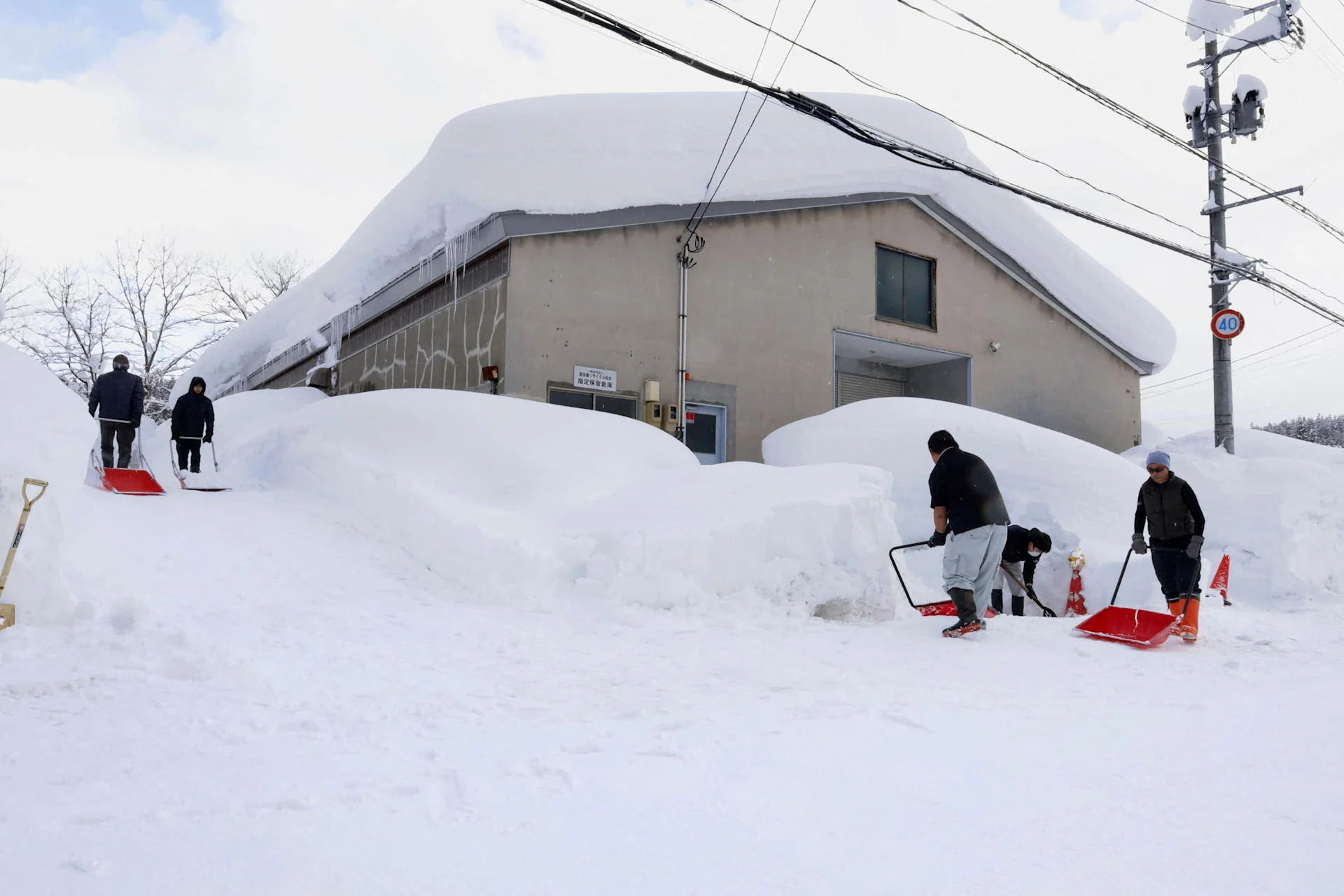 Soldiers, snow plows in Japan battle deadly winter storms - The Weather ...