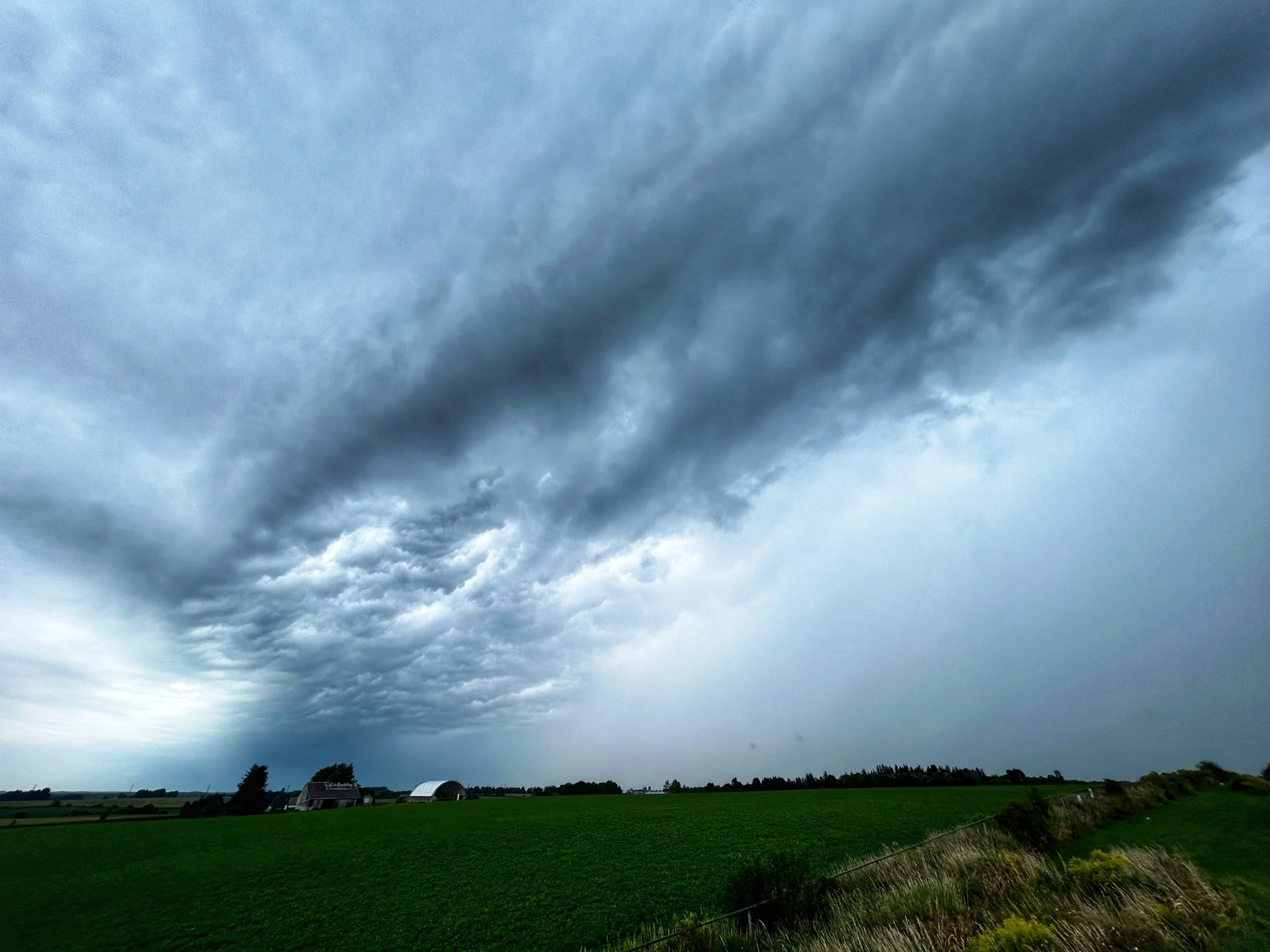 A stormy end to the September heat sweeps across Ontario, Quebec ...