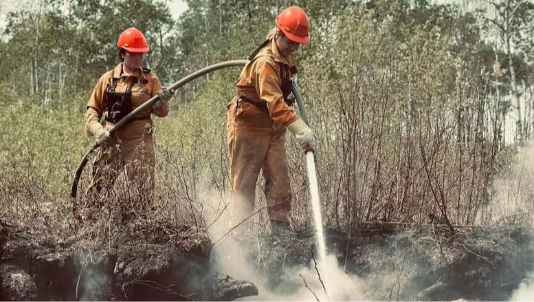 Pinaymootang sisters battle wildfires on Manitoba's front lines - The ...