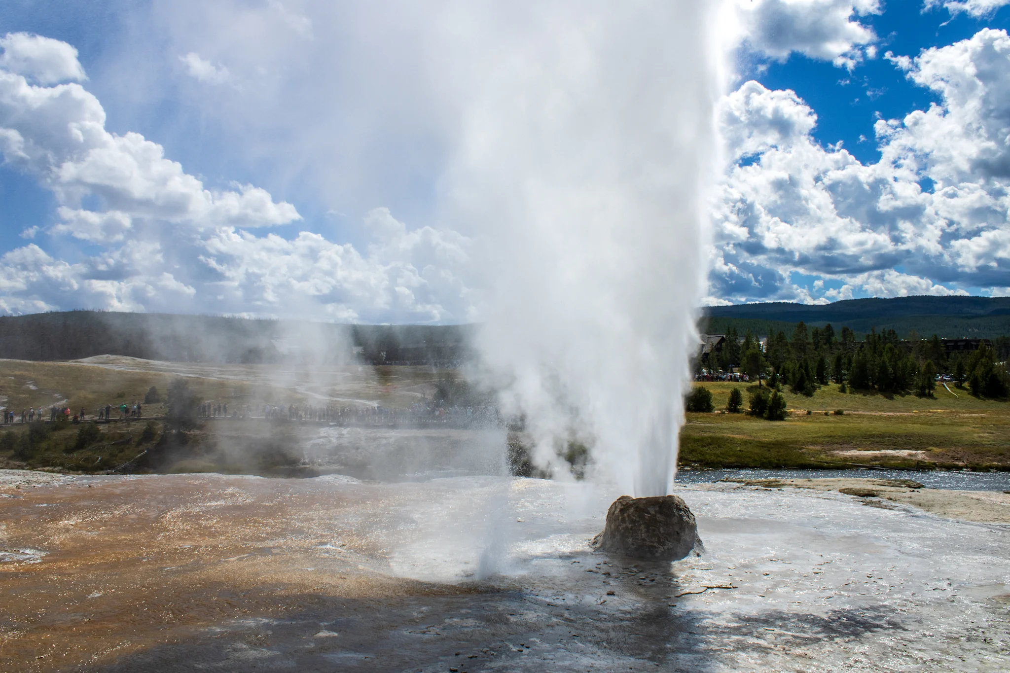 Scientists discover where the Yellowstone supervolcano will erupt next ...