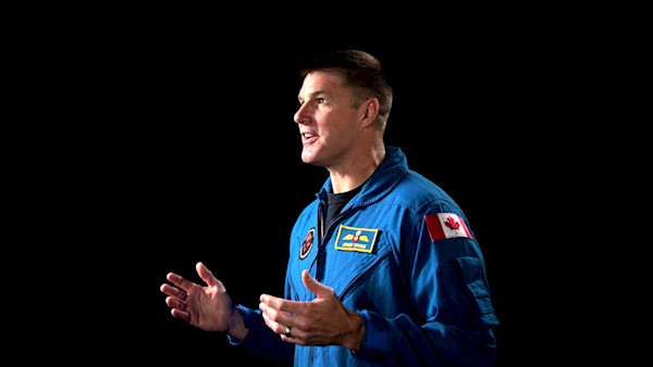 Canadian astronaut Jeremy Hansen chosen to fly around the Moon on ...