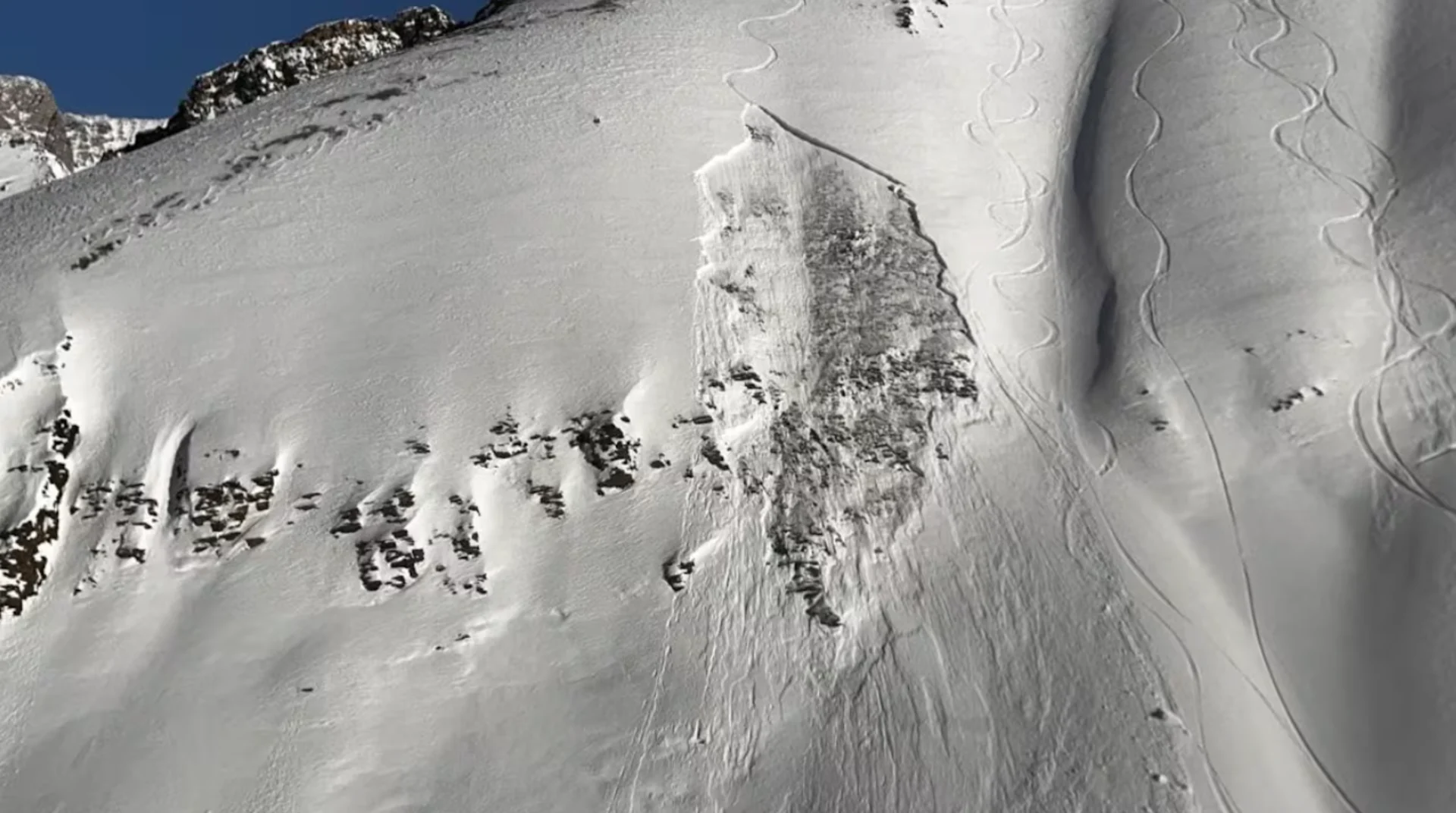 Video shows 'very fortunate' skier escaping injury in avalanche near ...