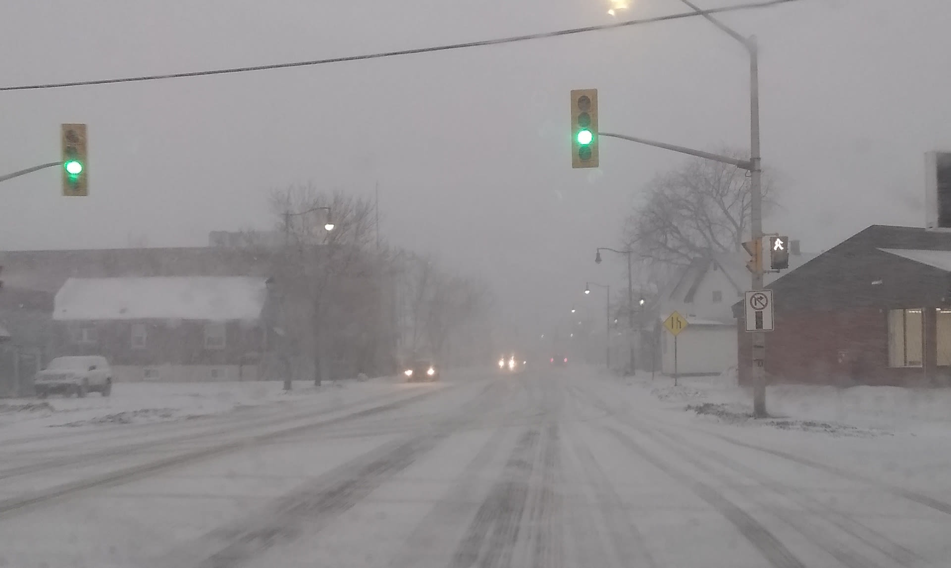 Road closures possible as 30-40 cm of snow bury northwest Ontario - The ...
