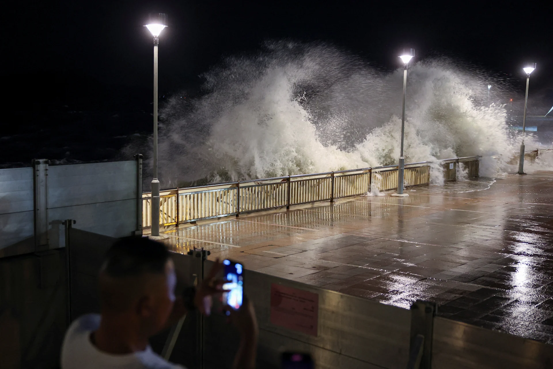 Super Typhoon Ragasa lashes Hong Kong with hurricane-force winds and ...
