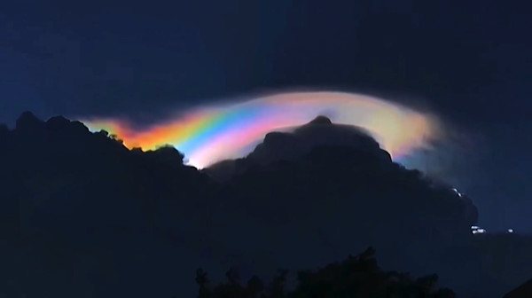 This spectacular rainbow-coloured scarf cloud stunned onlookers - The ...