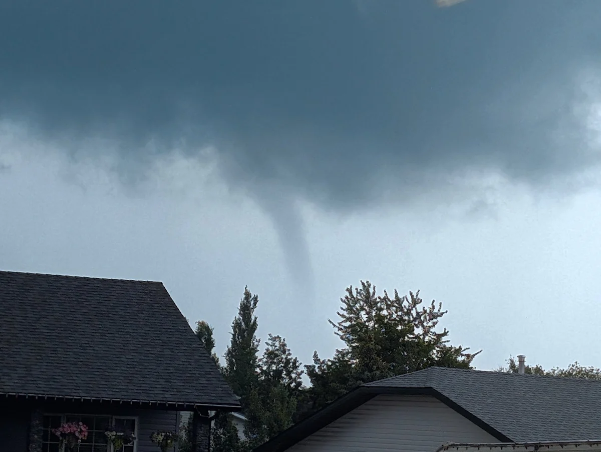 PHOTOS: Funnel clouds sighted in tornado-warned storms in Alberta, Sask ...