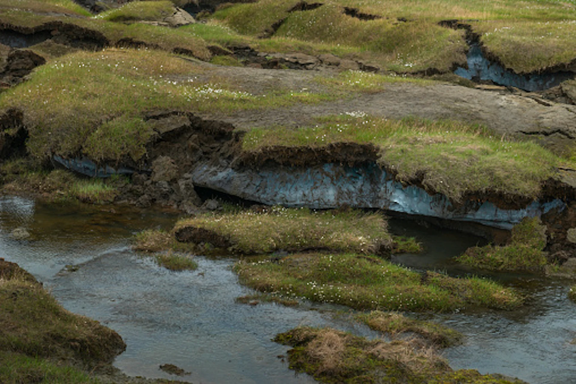 Melting permafrost could unload billions of tonnes of carbon by 2100 ...