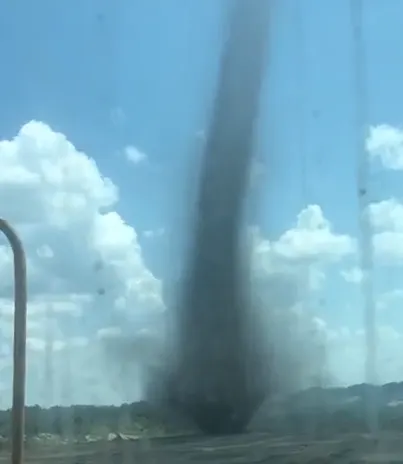 'Mini tornadoes': The difference between steam, snow, and dust devils - The Weather Network