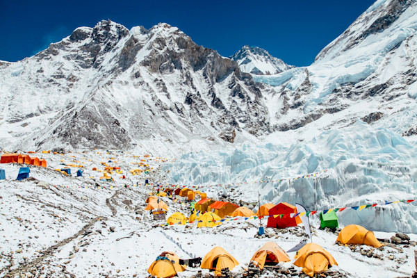Mt. Everest ice that took 2,000 years to form has melted in 25 years ...
